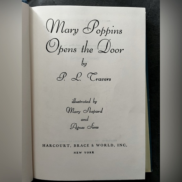 Mary Poppins by P.L. Trav | Accents | Rare Vintage 943 Mary Poppins ...